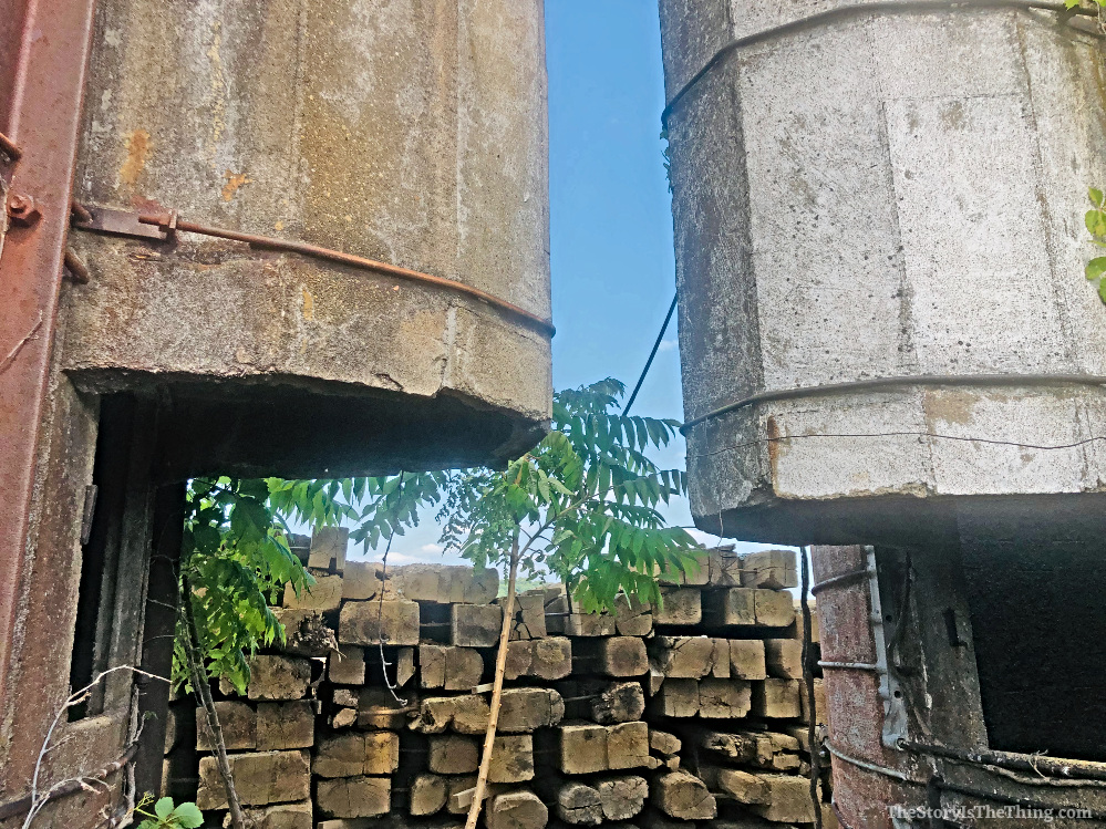 Looking in on the old grain silos upriver, before they go down ...